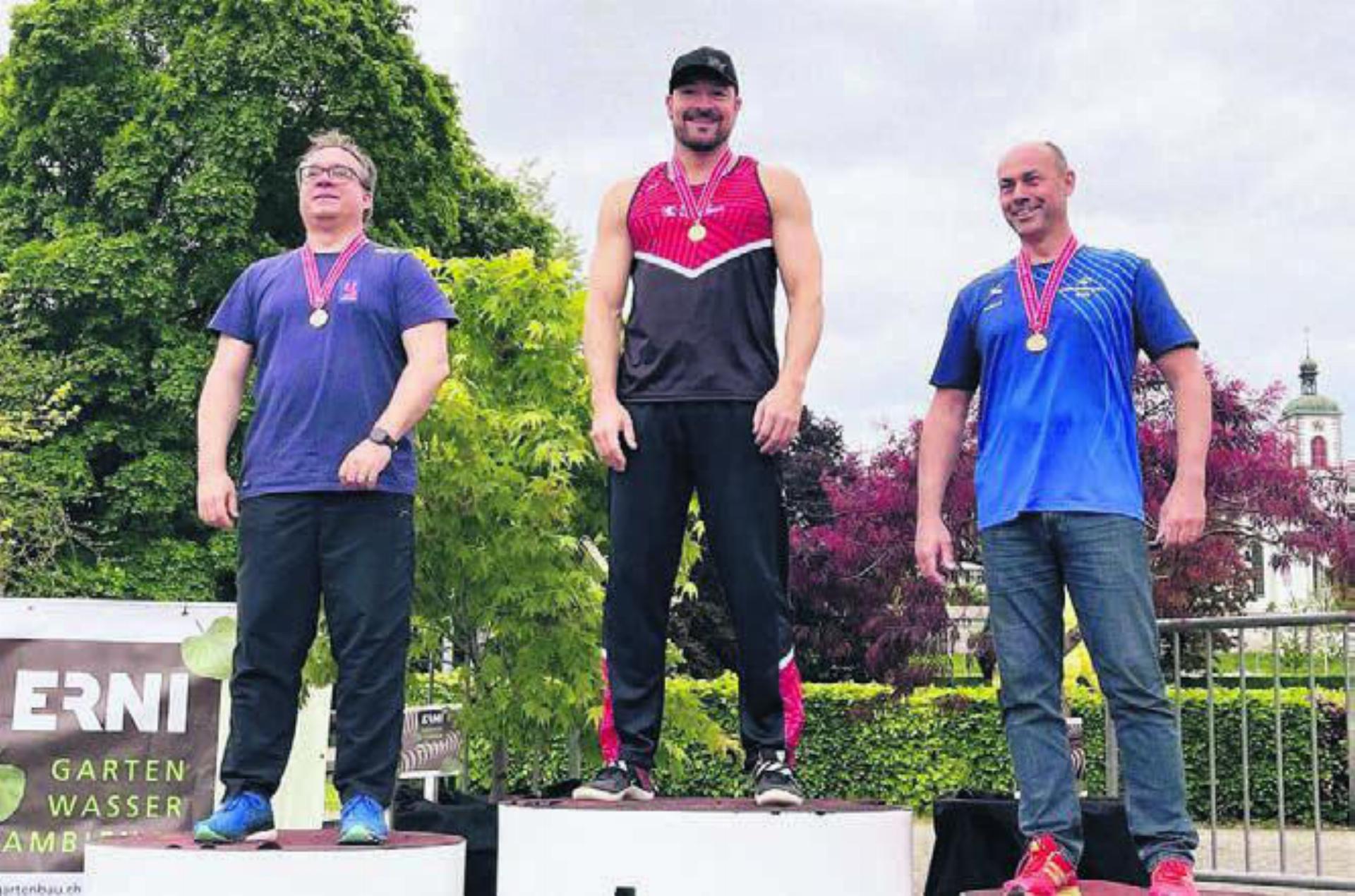 Roger Strasser (Mitte) holt in Kreuzlingen zwei Schweizer-Meister-Titel ...